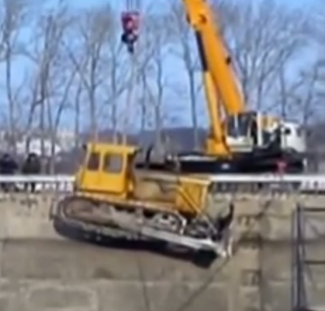 Crane vs Bulldozer Fail