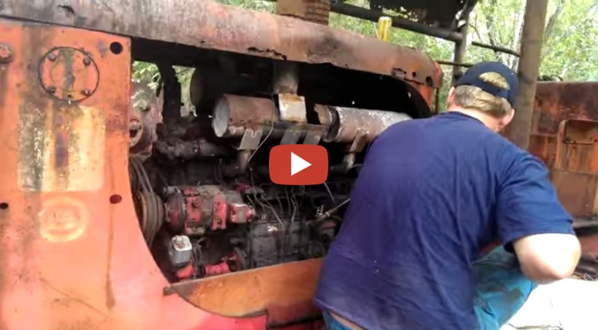 Old dozer start up. This old dozer hasn't been started for over 20 years