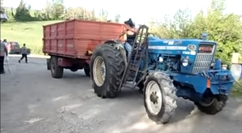 Girl can drive very well, Watch this.