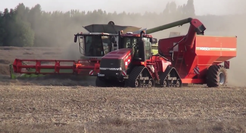 HARVEST EXTREME! Case IH Quadtrac 550, Claas Lexion 770TT, Claas Lexion ...