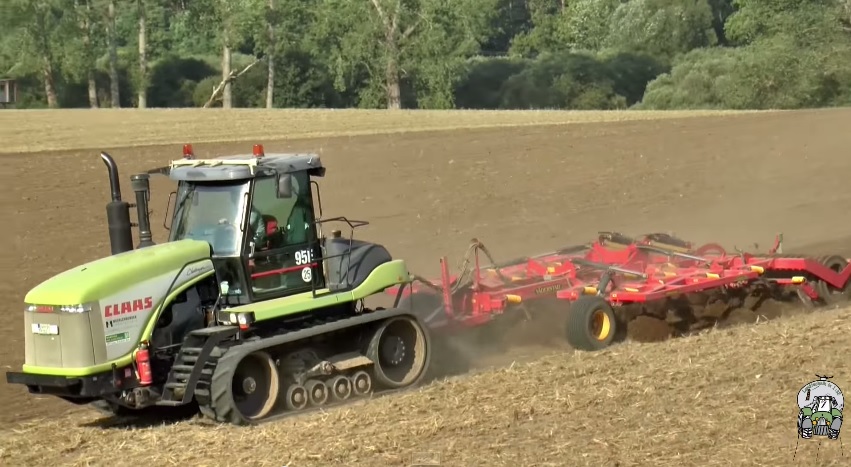 Claas Challenger 95E with Väderstad cultus 500
