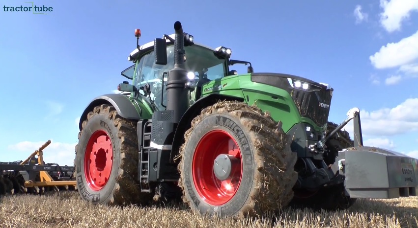 Fendt 1050 Vario at work in Wadenbrunn