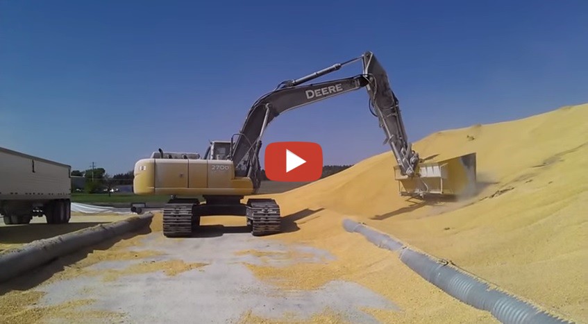 John Deere 270dlc loading corn"speedloader bucket"