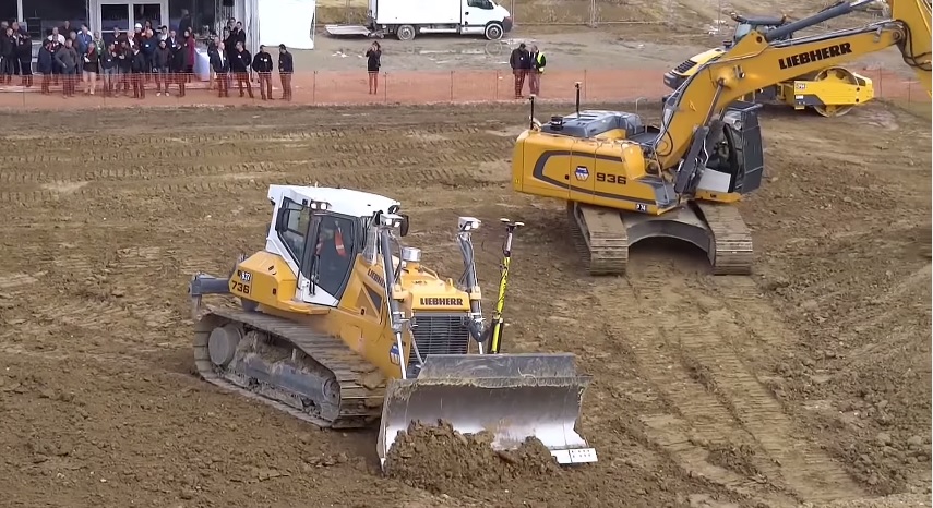 Liebherr - PR 736 crawler tractor with Topcon grade-control-system