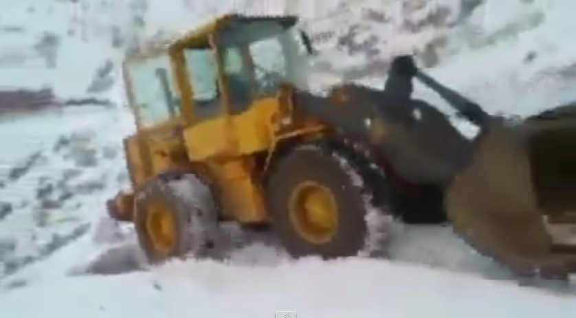 LOADER FAIL ....... volvo wheelloader crash operator bad day destroyed ...
