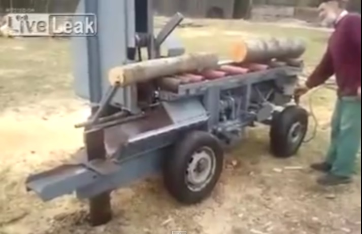 Brilliant Wood Cutting Machine (kinda loud) Beautiful setup.