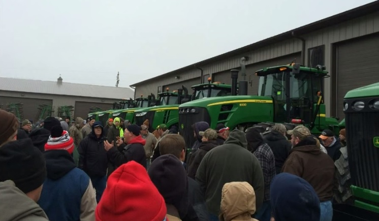 Blooming Prairie, MN Farm Auction Dec. 19, 2014 - Late Model JD Tractors