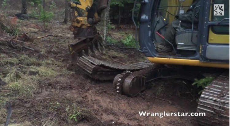 Excavator Track Fell Off | Not my favorite job putting the excavator ...