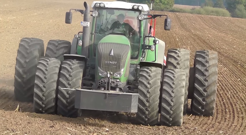 FENDT Vario 936 with Triple Tires!