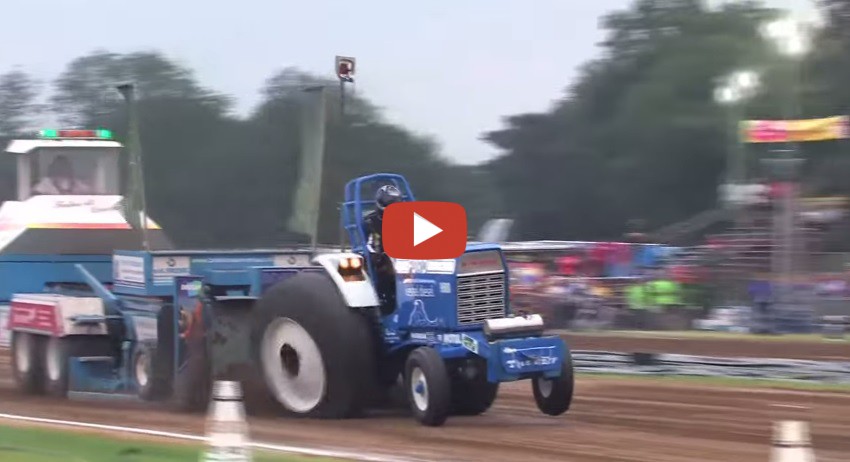 Ford Tractor loses complete rearwheel