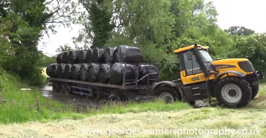 JCB Fastrac 3220 carting silage. -George Saunders-