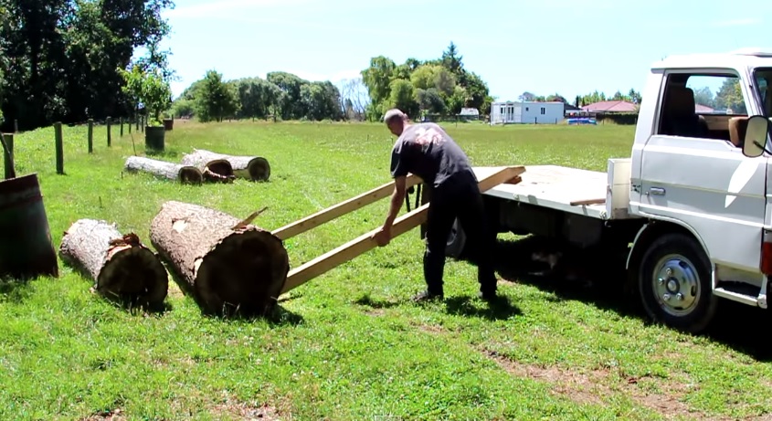 How to load logs on a truck using a 12v winch