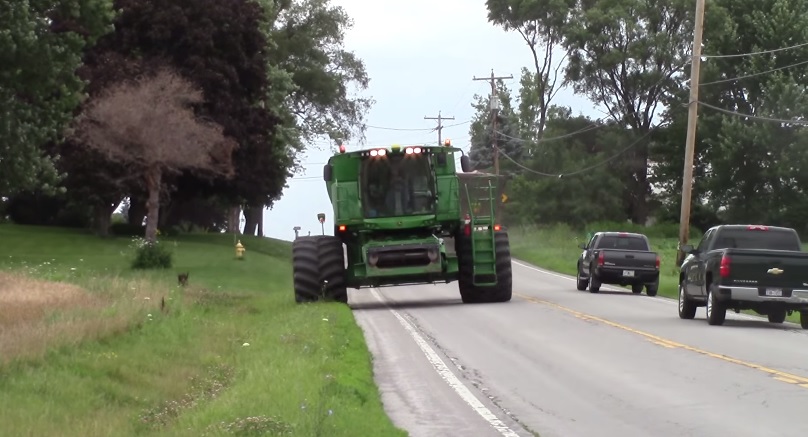 Combine On Monster Tires. John Deere S660 combine with Firestone 350/45 ...