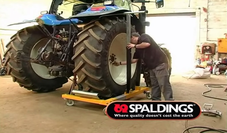 Spaldings Wheel Changer - Tractor Tyre Changing Video