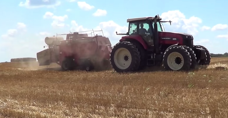 Ruh Farms in Big Rock Illinois baling wheat straw with a Versatile 305 ...