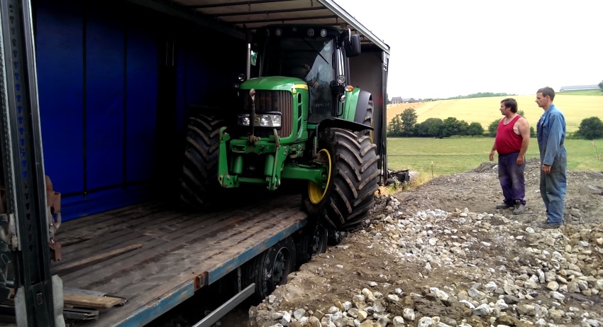Unloading A John Deer Tractor true the side