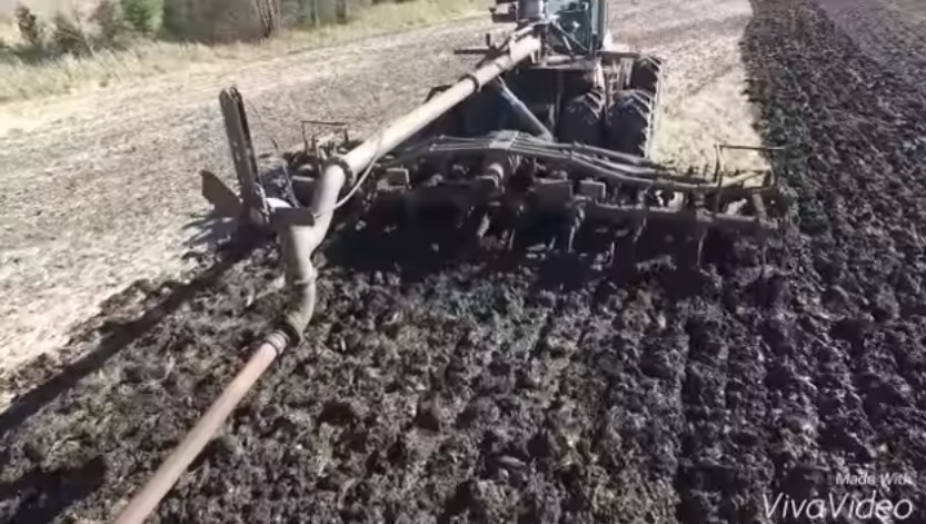 Lemmenes Custom Farms LLC manure dragline system.