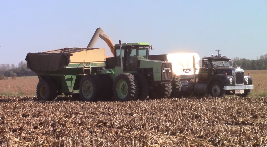 STEIGER PUMA 1000 on grain cart duty with a Case IH 2588 Axial-Flow and ...