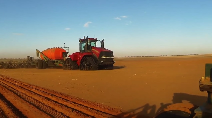 Cropping on 18000 ha/46000 acres, in Natya, NW Victoria Australia 2015 ...