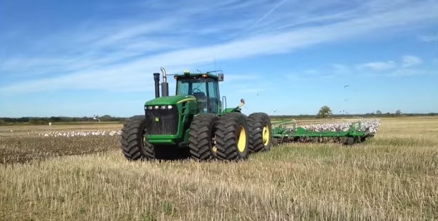 Fall Tillage 2015 | Gall farms Featuring John Deere. -littlefarmingboy-