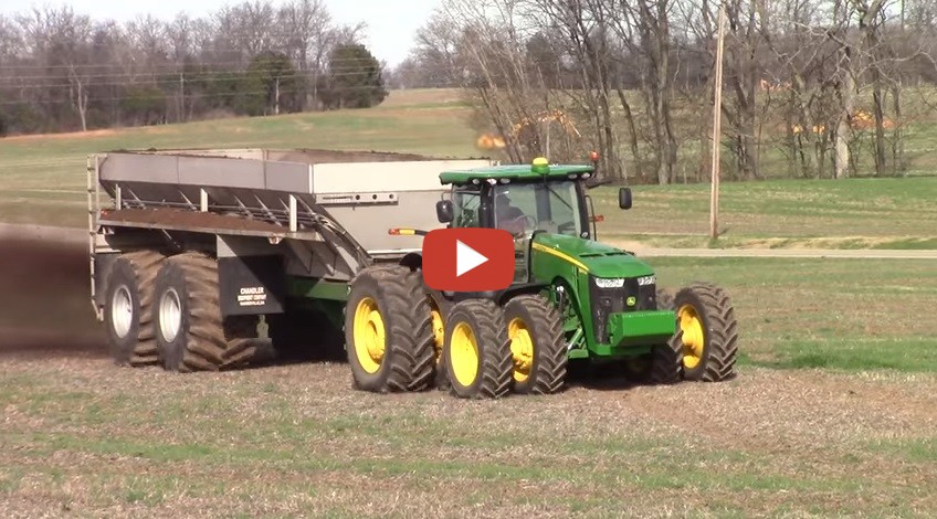 Largest John Deere Row Crop Tractor: 313 hp 8370R. Manure spreading -bigtractorpower-