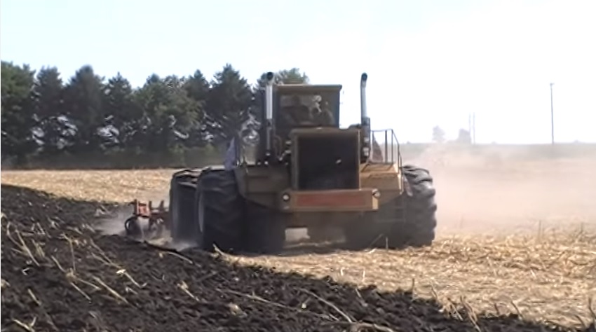 Rite 750 Earthquake 4wd tractor pulling a 16 bottom Wil-Rich 2900 plow ...
