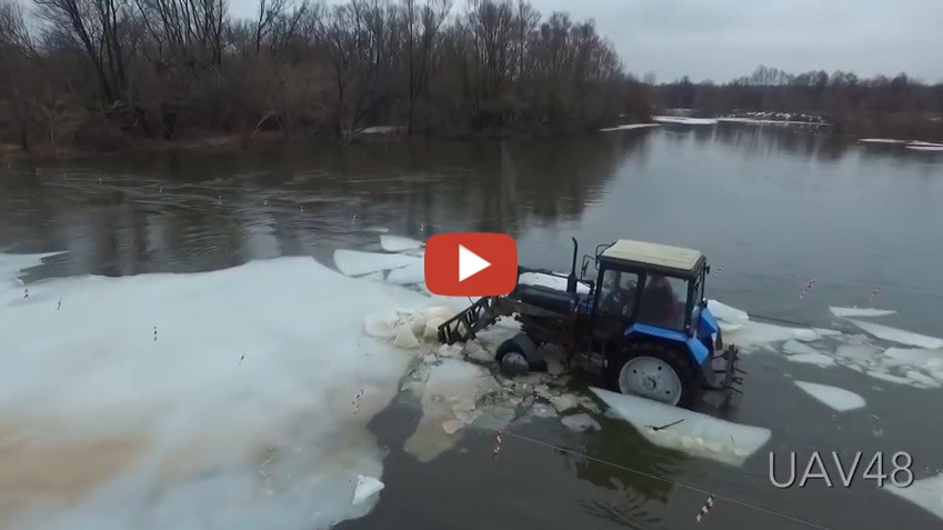 🦾🚜🚜New Holland Tractor used as Ice Breaker