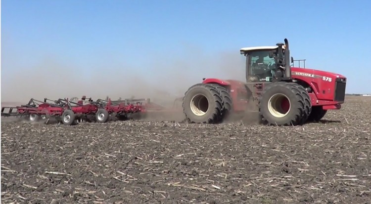 Spring Tillage in Illinois - Versatile StyleA new Versatile 575 pulling ...