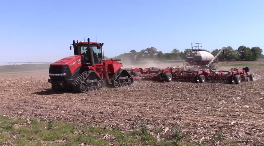 Case IH 600 Quadtrac planting the soybean crop with a 60ft Case IH 500 ...