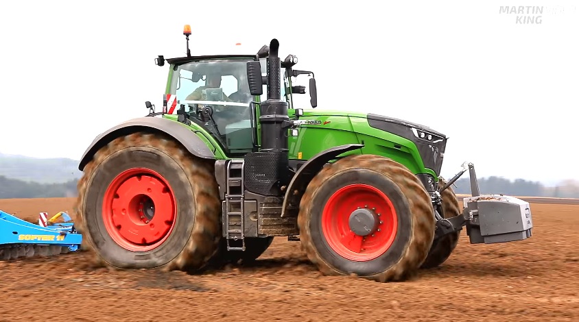 FENDT 1050 Vario [UnCut/SOUND!]official premiere on the field in Czech ...