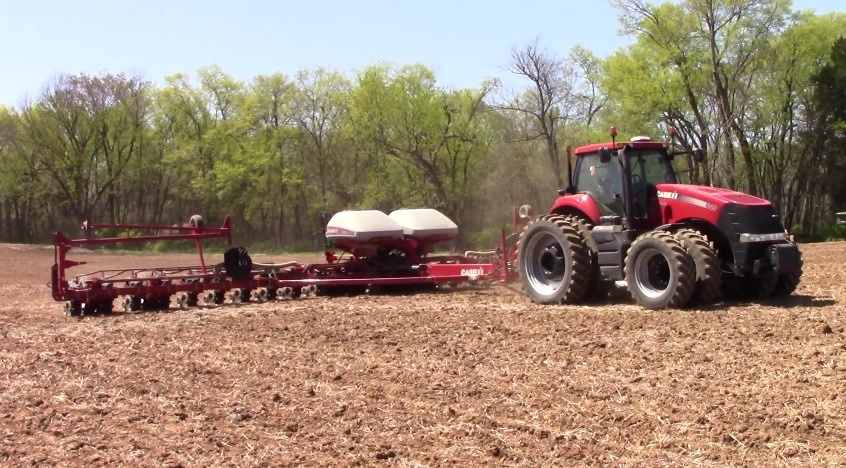 Case IH 1255 24 row corn planter pulled by a Case IH Magnum 340 tractor ...