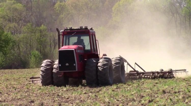 Massey Ferguson 5200 4wd Tractor with a 33ft Massey Ferguson 820 disk.