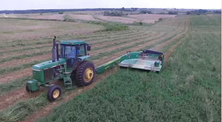 It's Time to Roll! | Mowing Hay 2016 - John Deere 4440 & 835 MoCo -- iowadairyboys