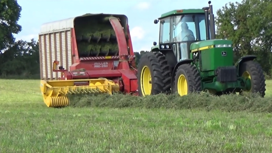Chopping Hay! With John Deere 4055 & New Holland FP230 Chopper