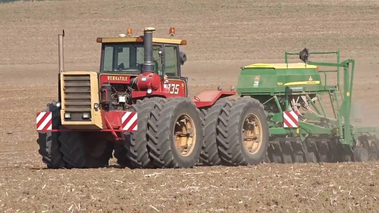 VERSATILE 835 & JOHN DEERE 750A