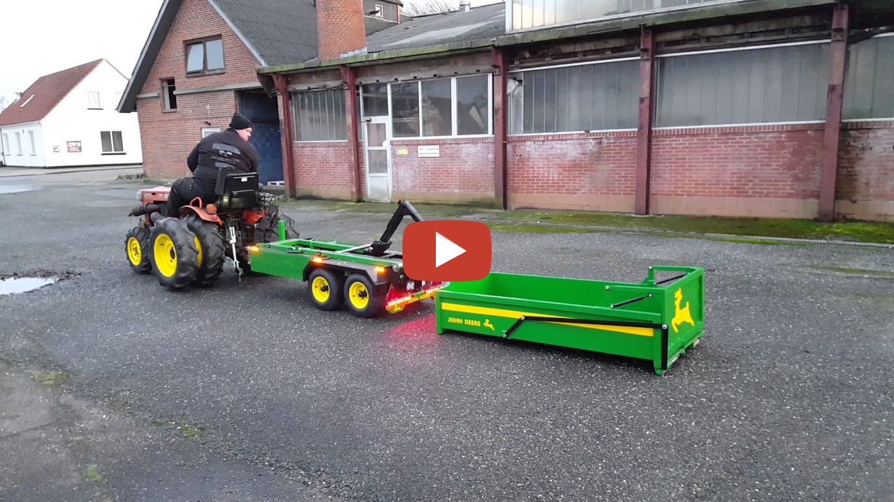Homemade John Deere trailer --Thomas Sørensen