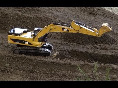 Awesome RC metal excavator Caterpillar 345D with sound and mini trucks ...