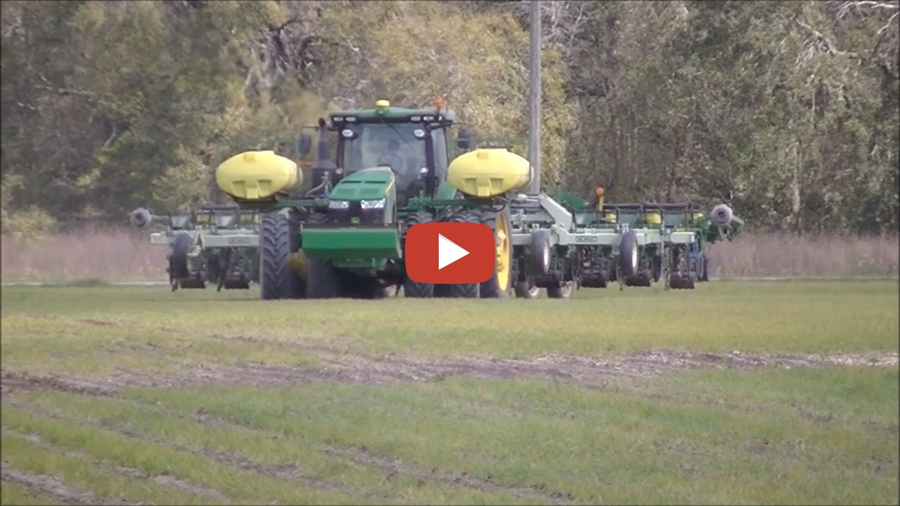 8370R PLANTING STRIP TILL CORN. SCOTT FARMS CORN PLANTING -- Terry Presnal