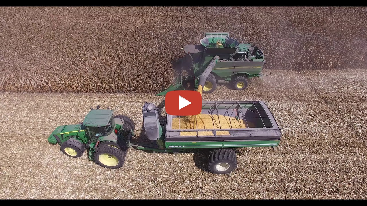 Corn Harvest in Eastern Missouri..... John Deere S680 8 Row Corn Head ...