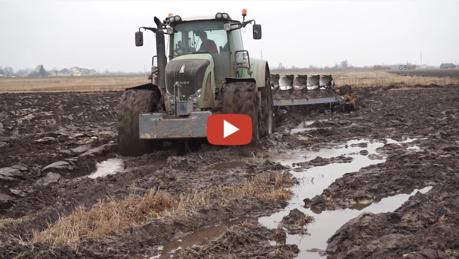 Fendt 936 Vario ploughing/ labour/ plowing in mud, wet, difficult ...