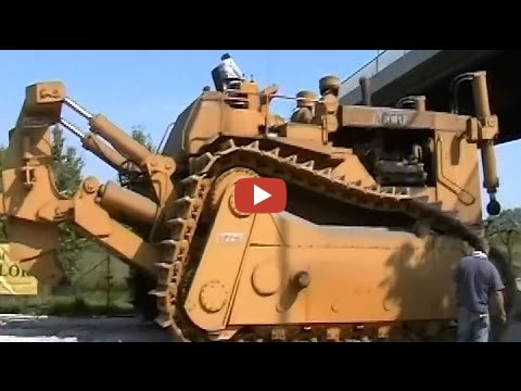 The 150-tonne super world’s largest bulldozer with two 675 horsepower ...