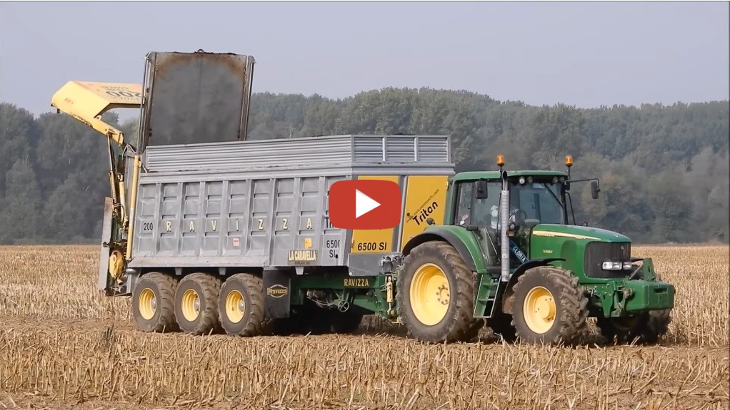 John Deere 6920S + RAVIZZA Triton & KOMATSU PC210 NLC - MANURE SPREADING