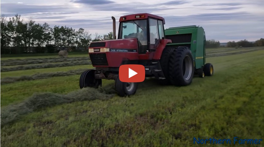 Shaun Is BACK...And baling Hay with The Magnum 7120 and the John Deere ...