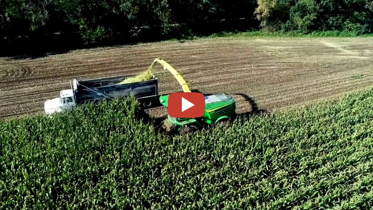 2018 Corn Silage Harvest in action -- JD 8700 SPFH Utilizing John Deere ...