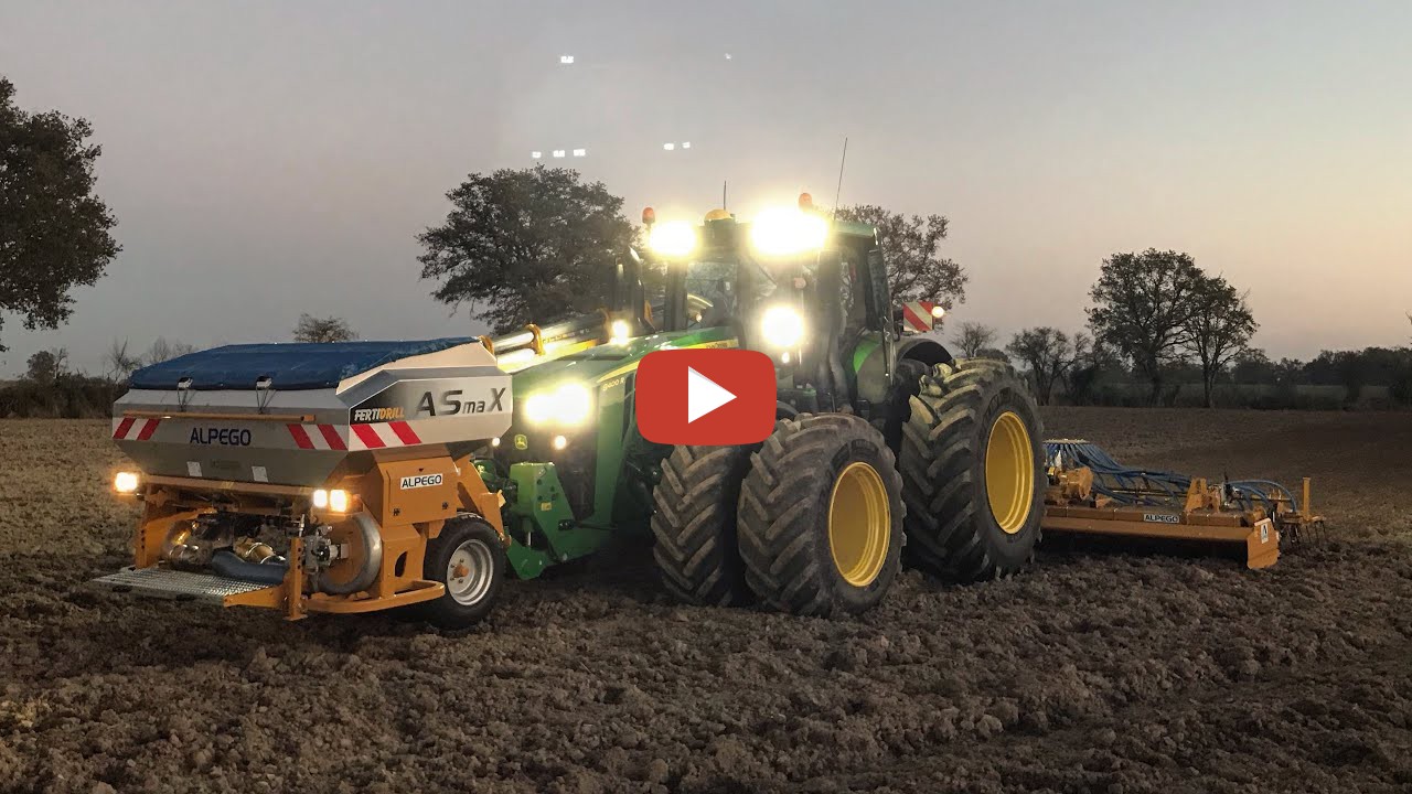 Chantier de semis d’avoine bio avec deux John Deere 8400R jumelé intégrale avec combiné Alpego 8m