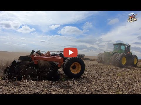Weldon Illinois of a John Deere 9560R Tractor pulling a 35 foot wide ...
