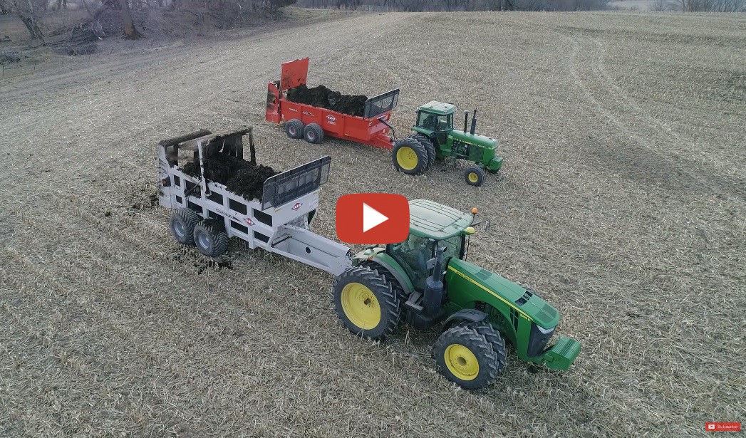 How Farms Work - Super Spreading! | John Deere 8235R & 4640 - KUHN Knight PS 260 ProSpread apron ...