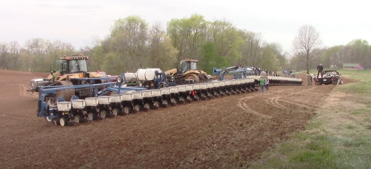 bigtractorpower -- Four big CHALLENGER MT800 tractors as they start ...