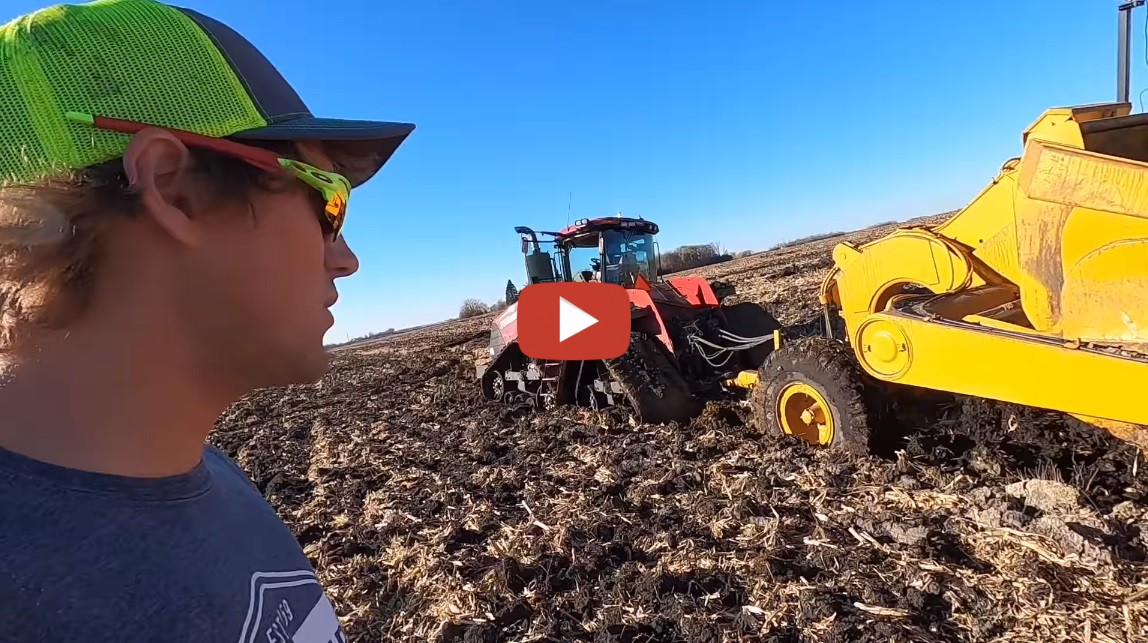 The Case ih 600 with the Scraper are Stuck...... Larson Farms