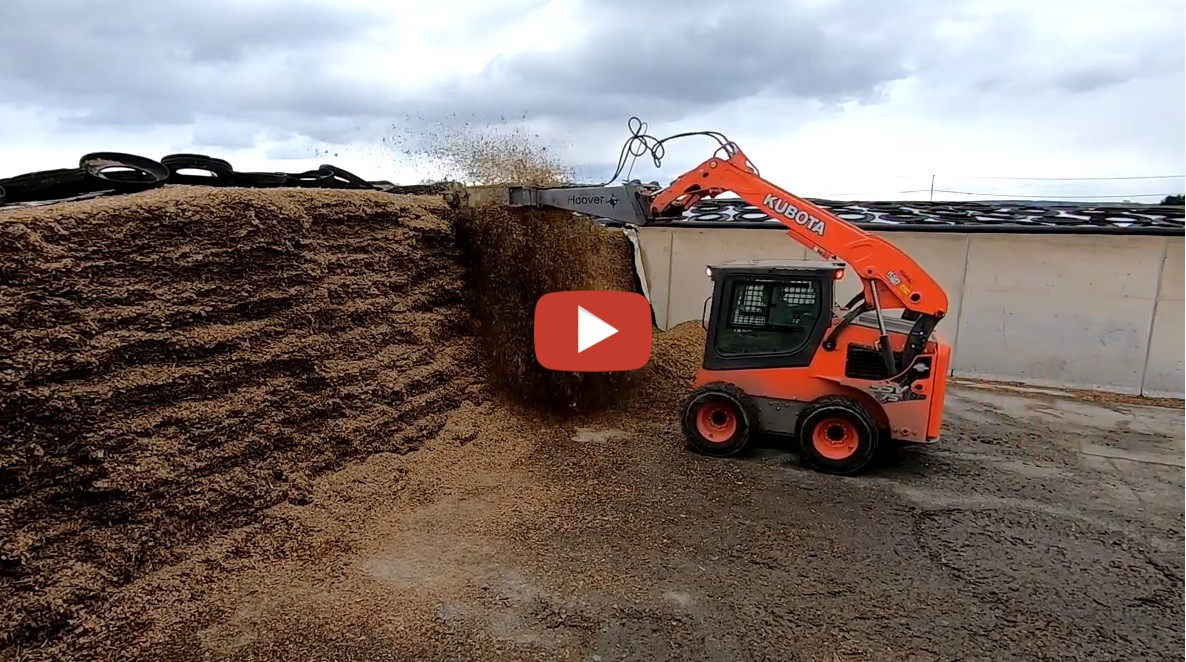 Shaving Corn Silage -- Getting the new hydraulic pump on the silage ...
